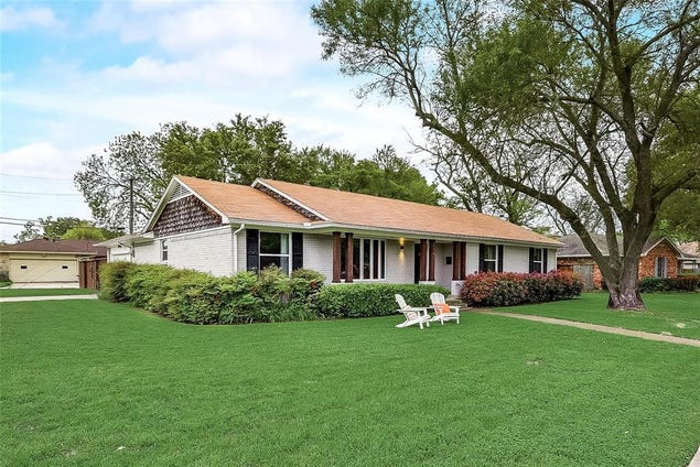 Kelly Babb | Rogers Healy and Associates Real Estate