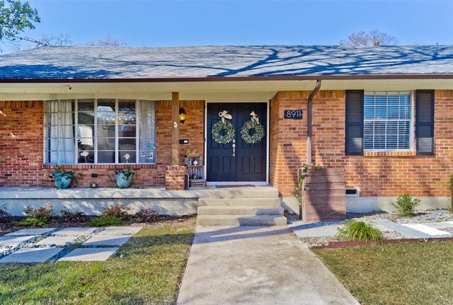 Kelly Babb | Rogers Healy and Associates Real Estate